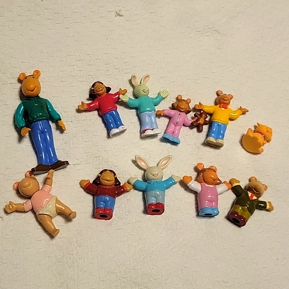 Toys | 11 Arthur Figurines | Poshmark